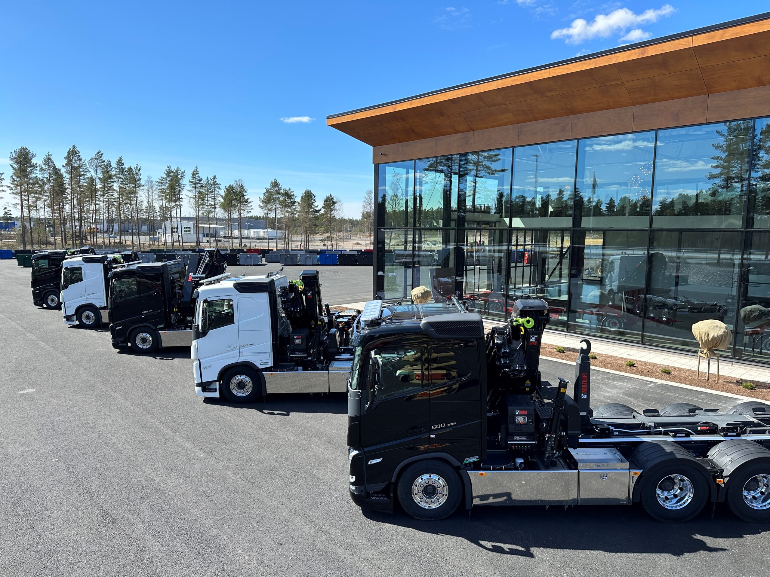 Lastbilar - Köp ny eller begagnad lastbil | Hakarps Equipment