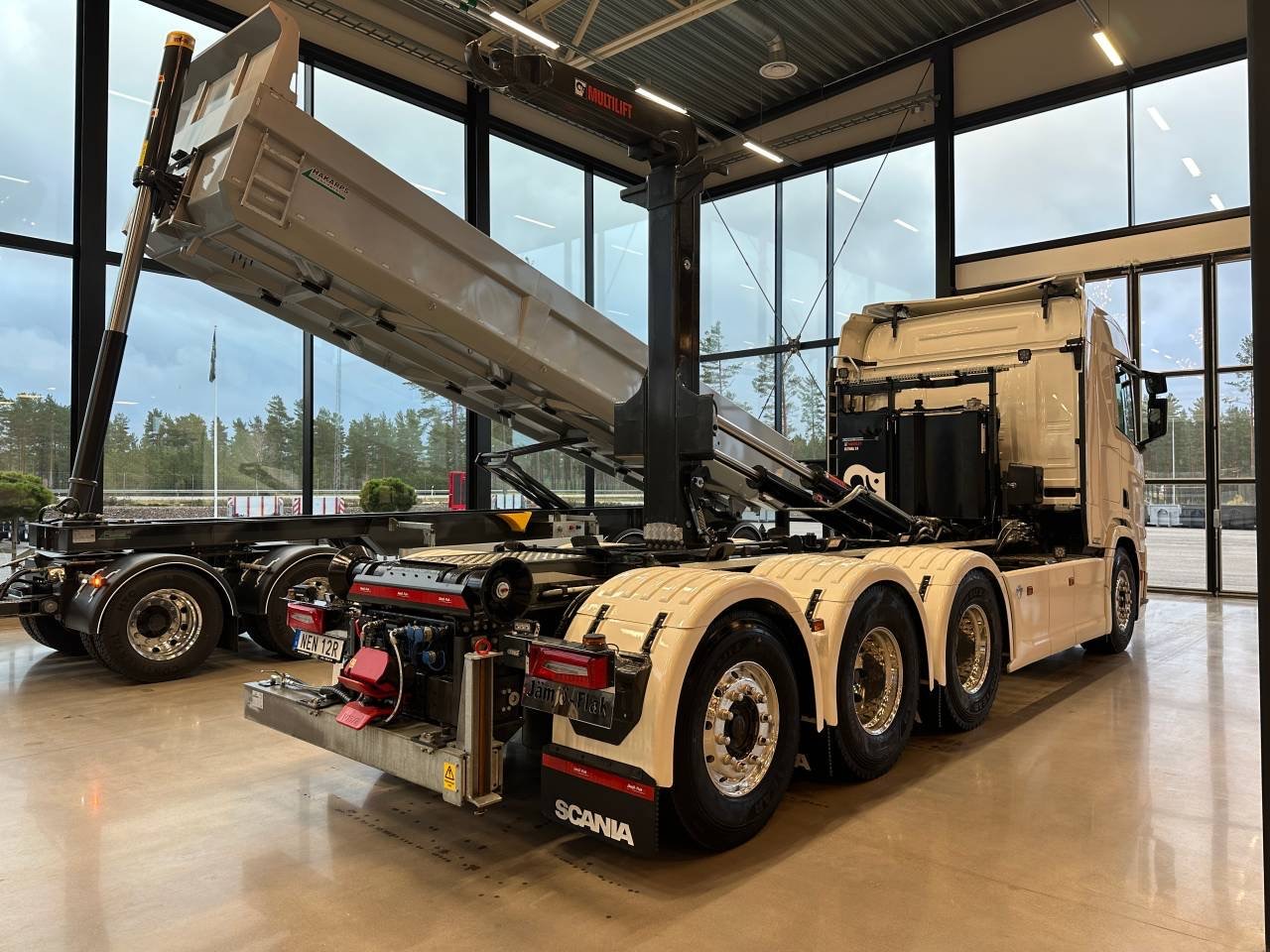 Scania R530 Tridem LVX fullt plogutrustad Hiab 24 tons – Hakarps Equipment