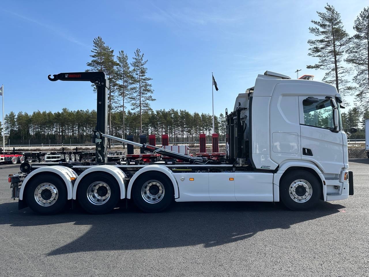 Scania R530 Tridem LVX fullt plogutrustad Hiab 24 tons – Hakarps Equipment