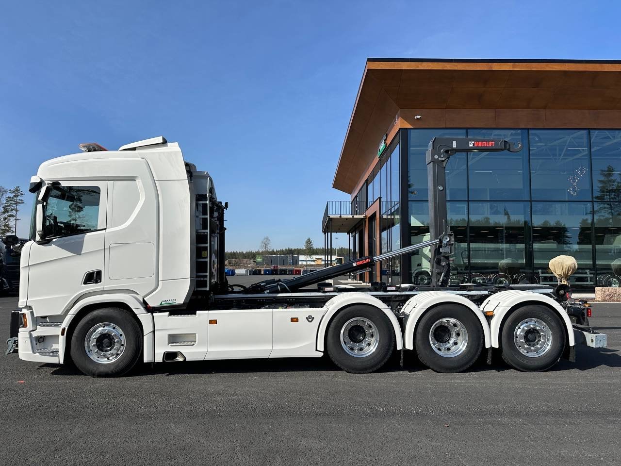 Scania R530 Tridem LVX fullt plogutrustad Hiab 24 tons – Hakarps Equipment