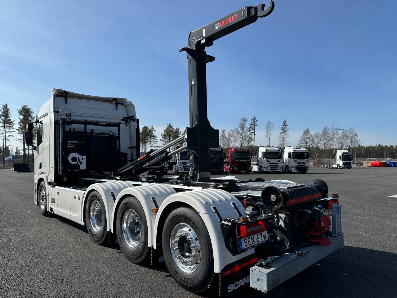 Scania R530 Tridem LVX fullt plogutrustad Hiab 24 tons – Hakarps Equipment